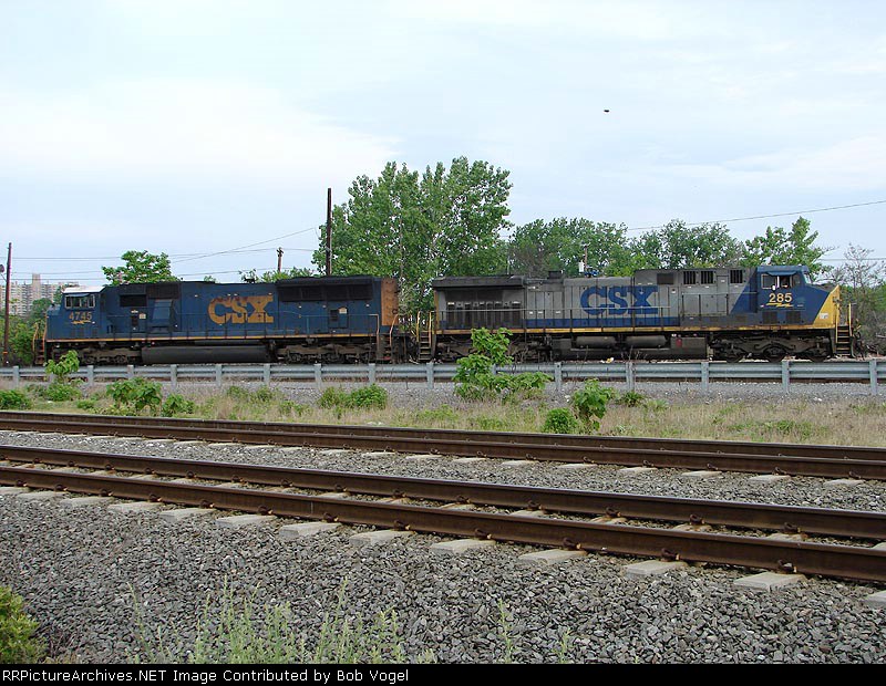 CSX 4745 & 285